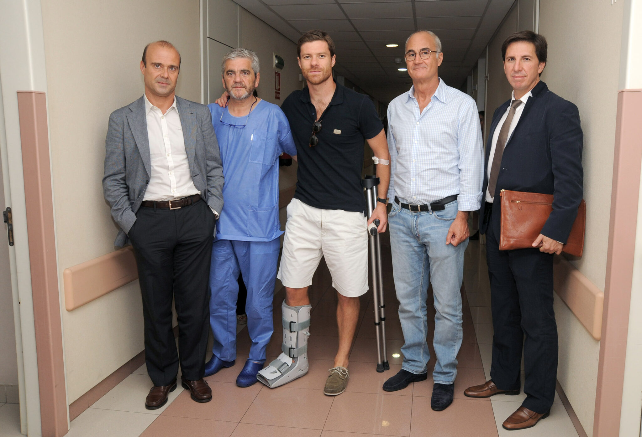 Xavi Alonso, en manos de dos eminencias: los doctores De Prado y Ripoll ...